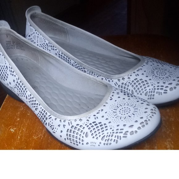 Privo | Shoes | Privo Clarks White Leather Lace Look Flats Size 7m ...